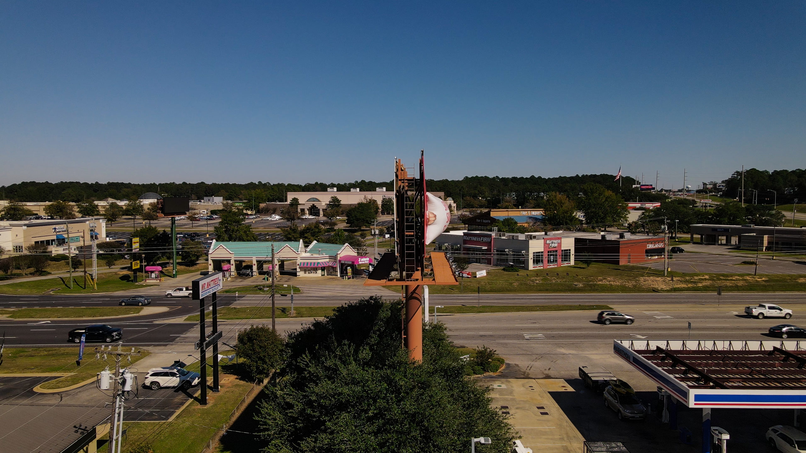 Durden Outdoor Displays | CAMPAIGN SPOTLIGHT: Man on Billboard Waving ...